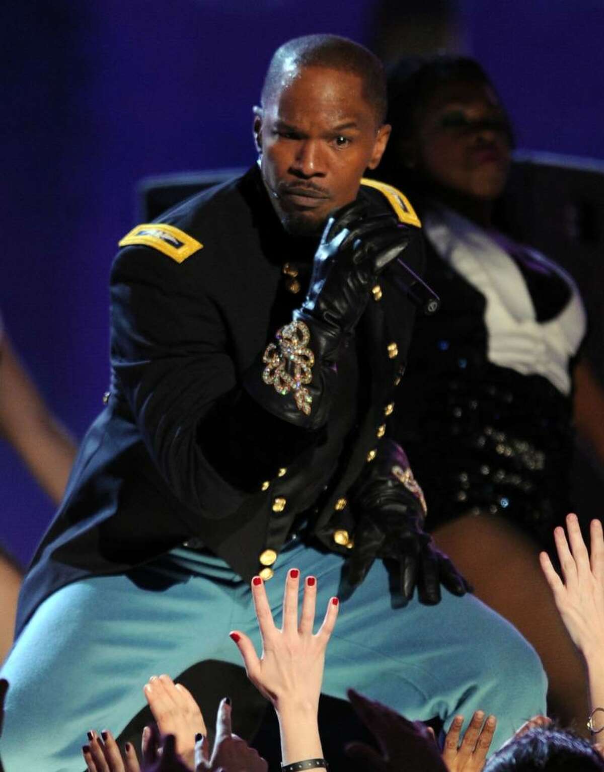 Beyonce takes 6 Grammys, makes history