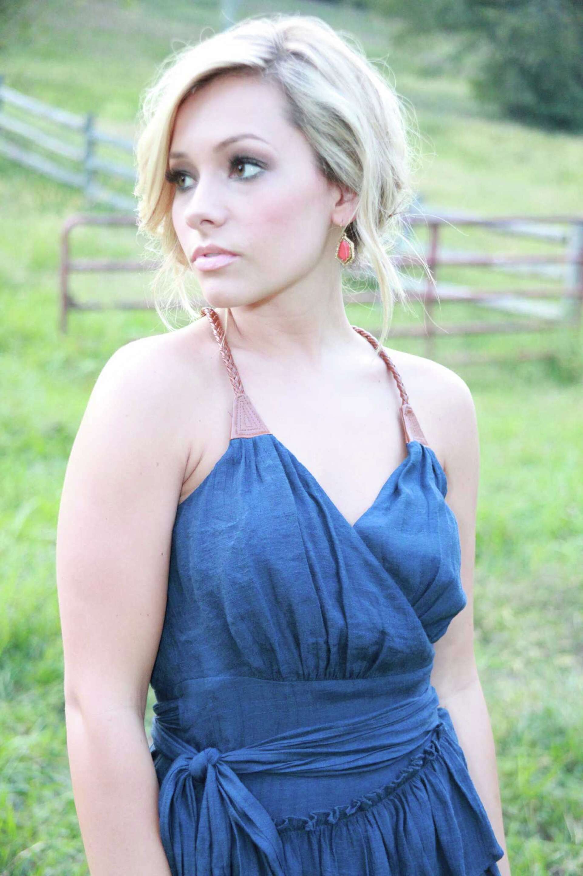 Twang, harmony poise Maddie and Tae for success