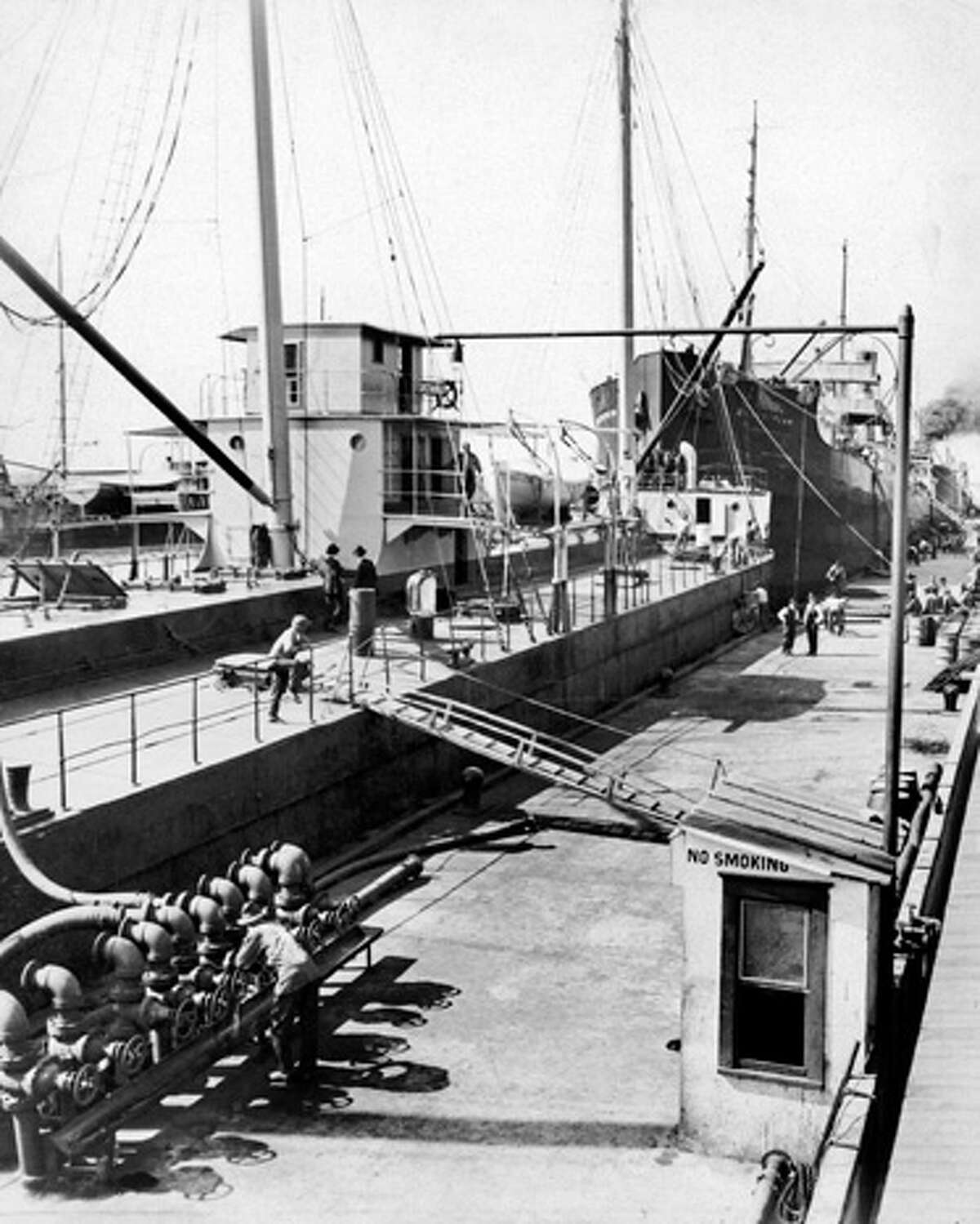 Historical photos show life during the oil boom in Texas