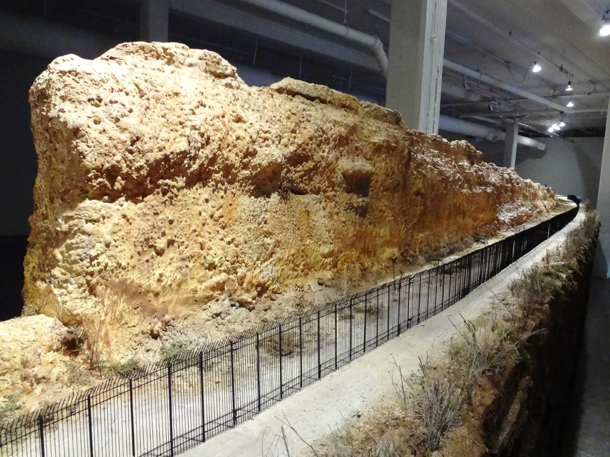 'Broken Landscape III' explores border