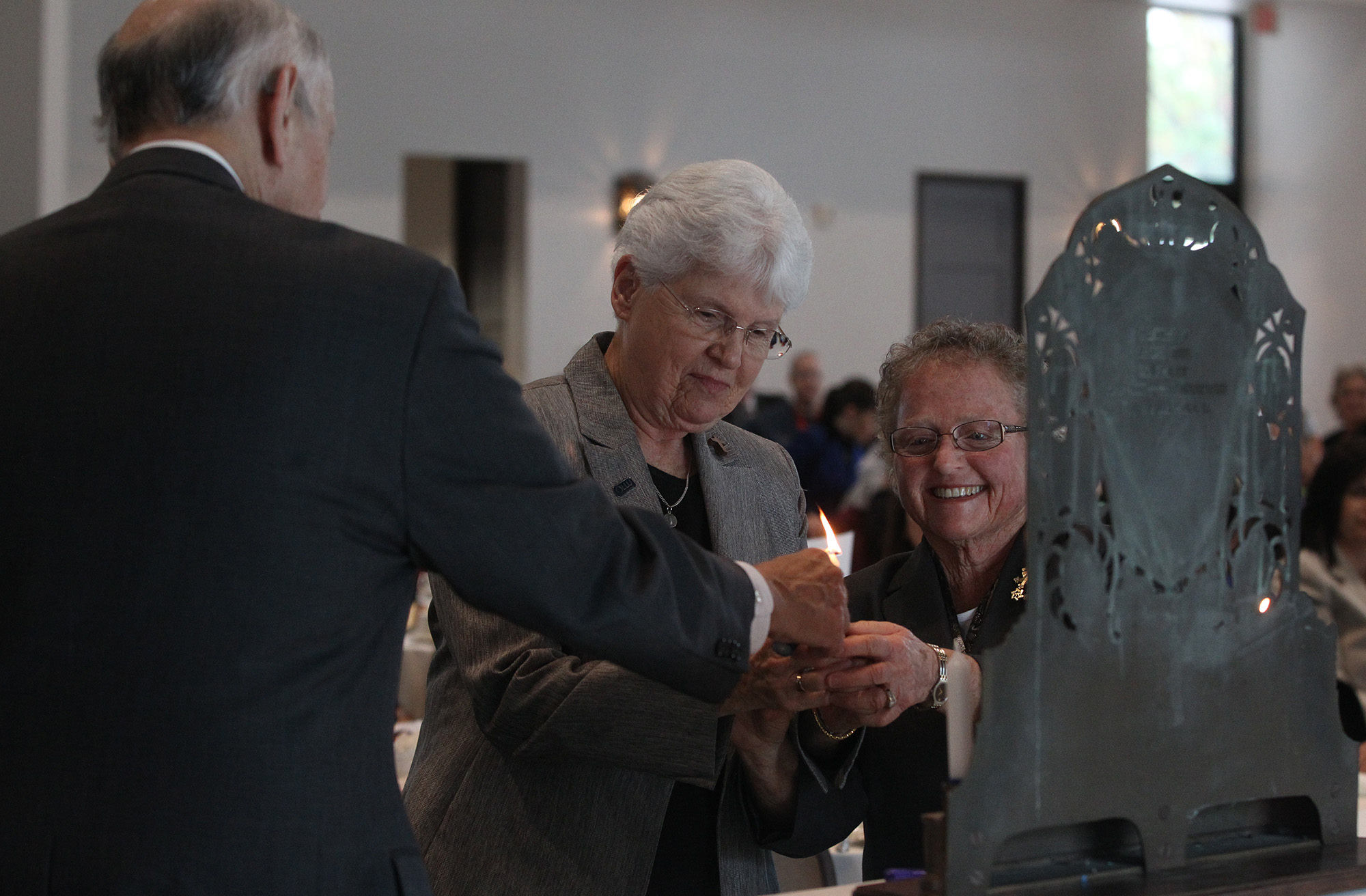 S.A. Jews, Catholics celebrate Hanukkah