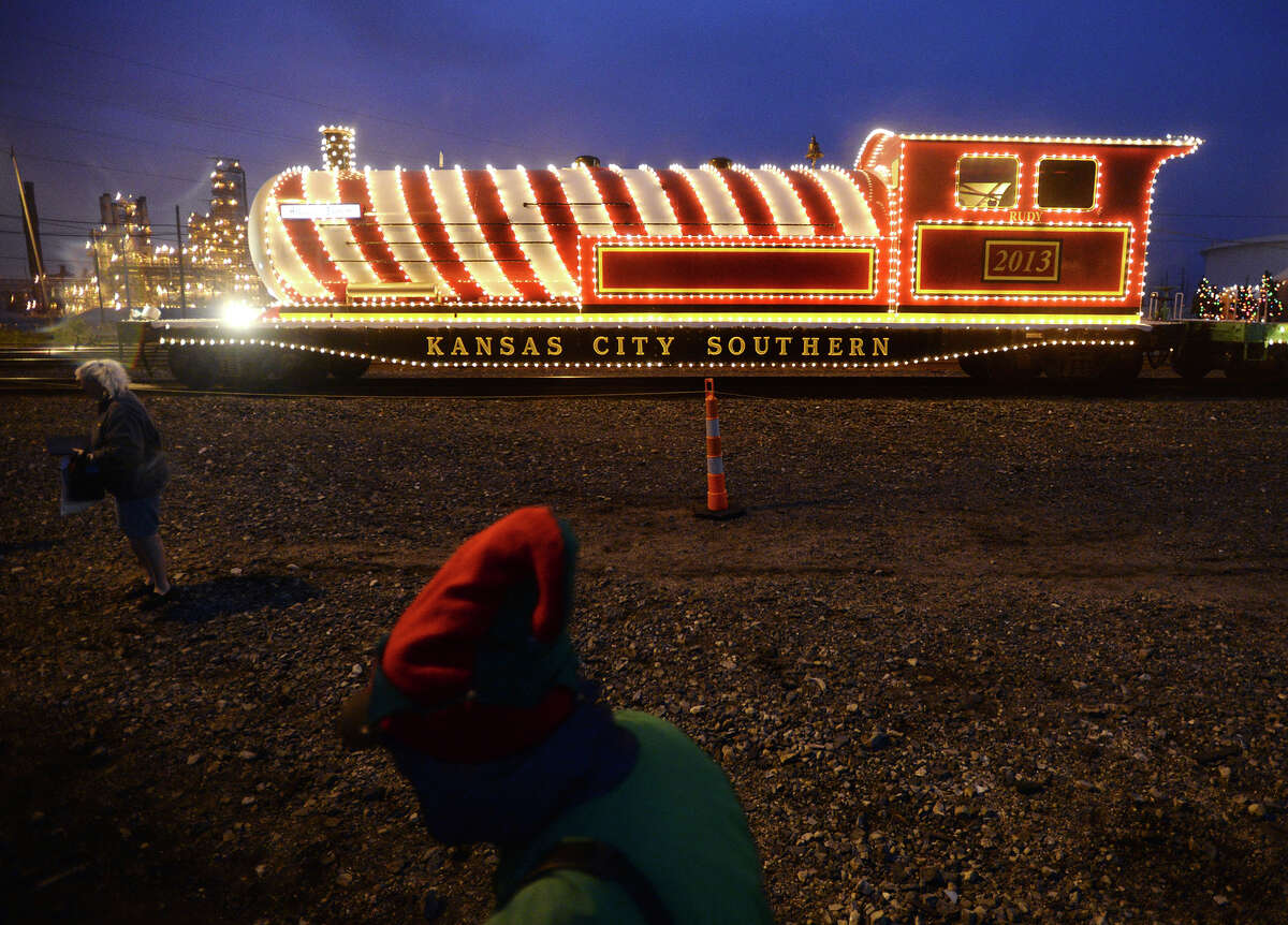 'Santa Train' makes stop in Beaumont