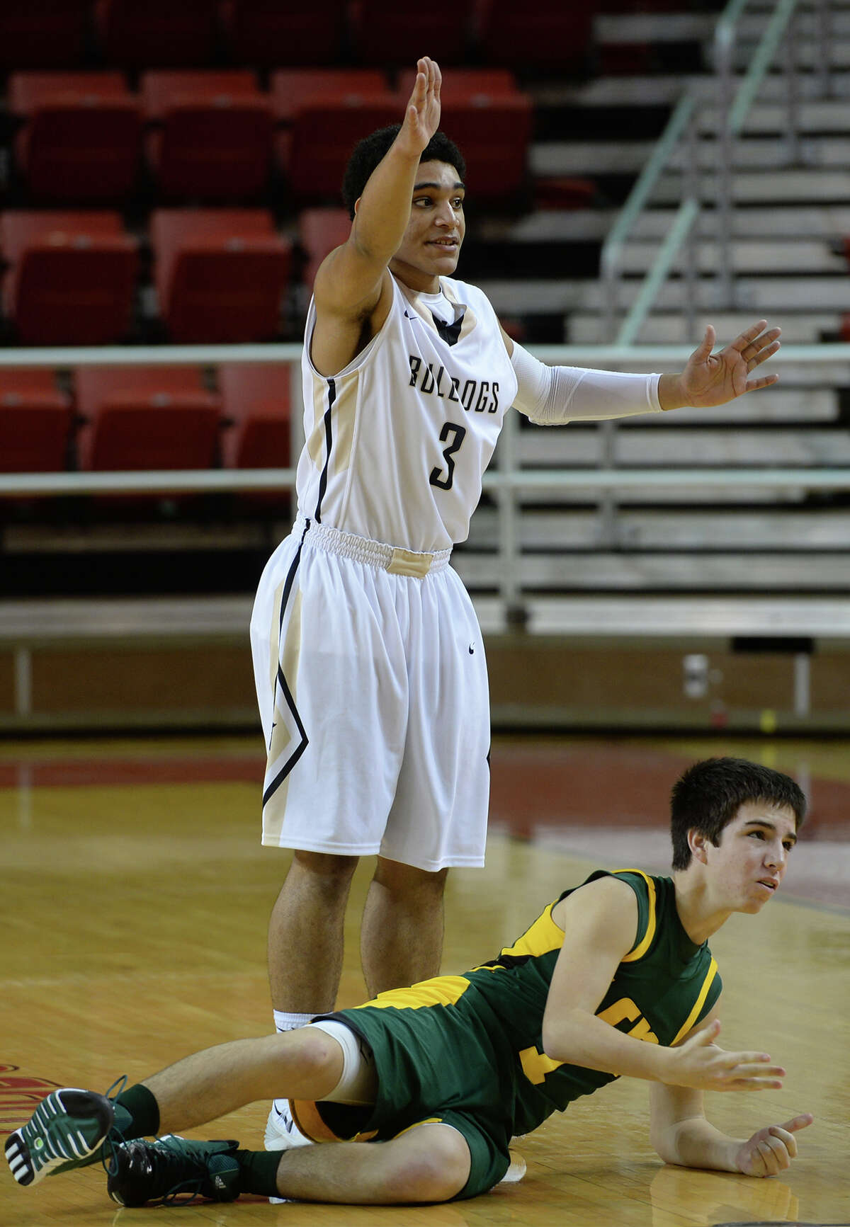 Frank guides 'Dogs over Bears