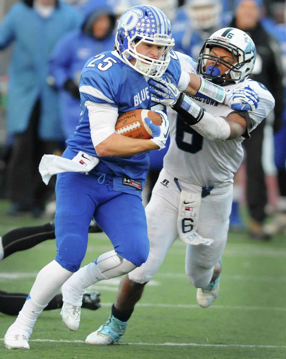 Darien holds off Middletown to reach Class L championship