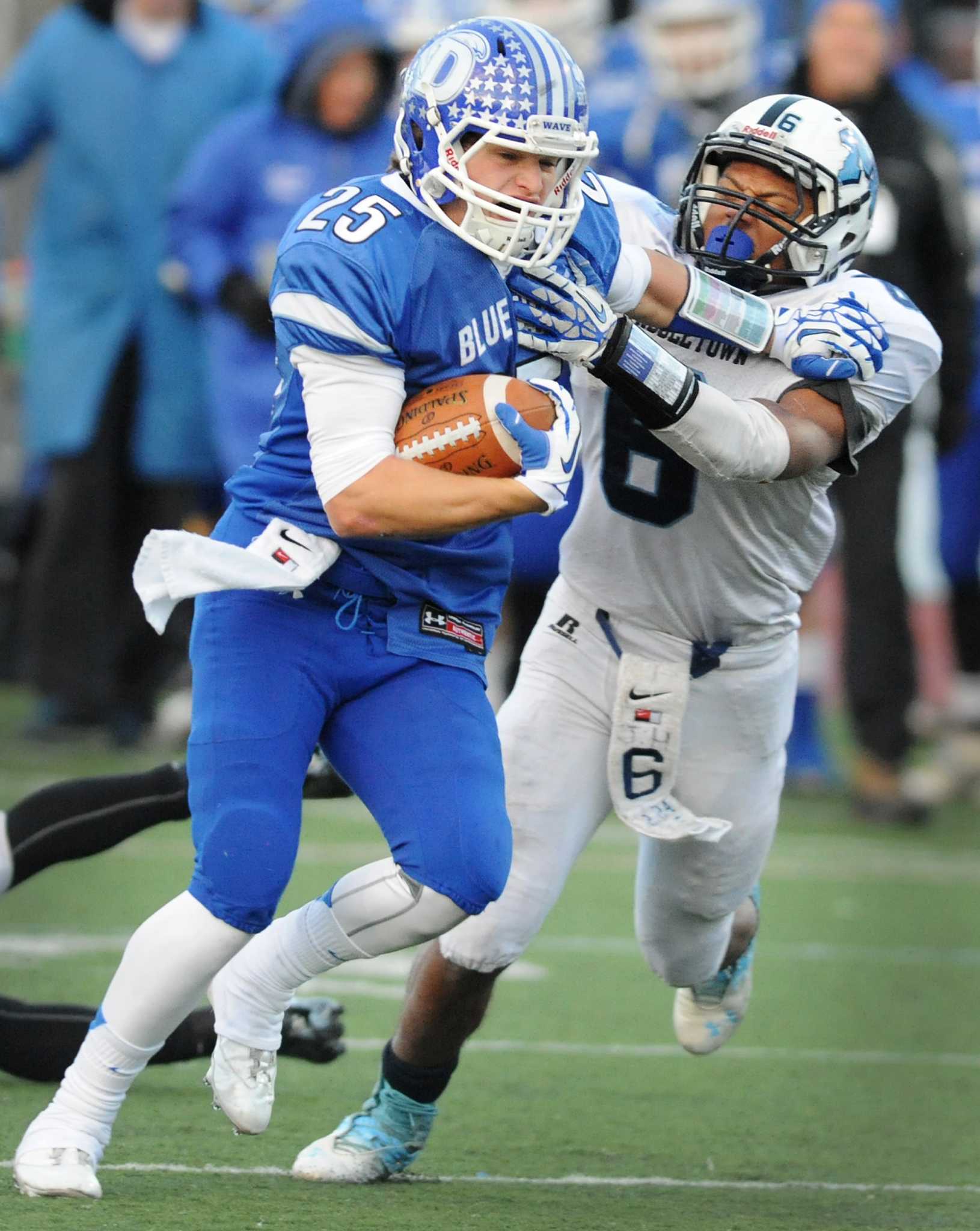 Darien holds off Middletown to reach Class L championship