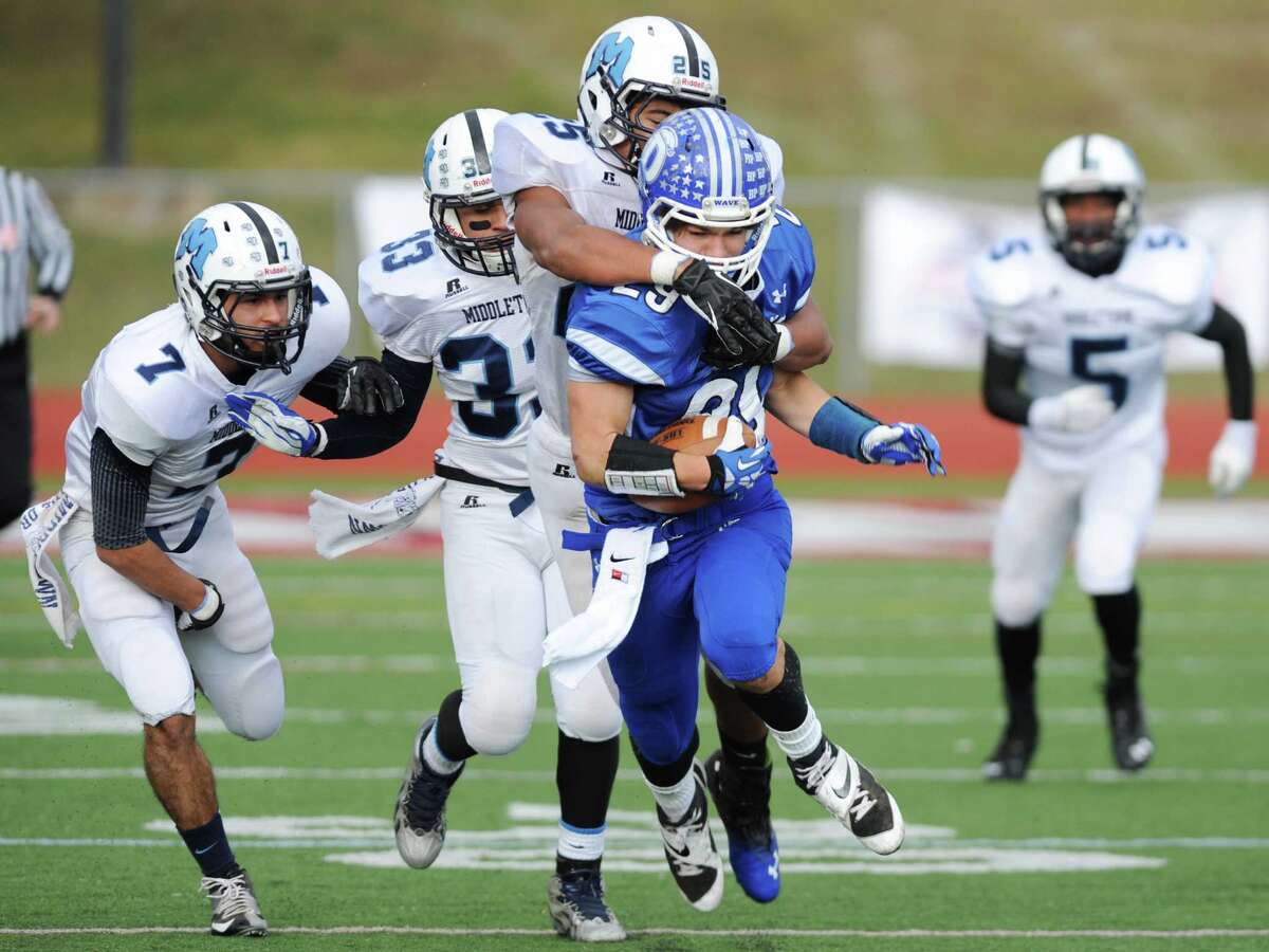 Darien holds off Middletown to reach Class L championship