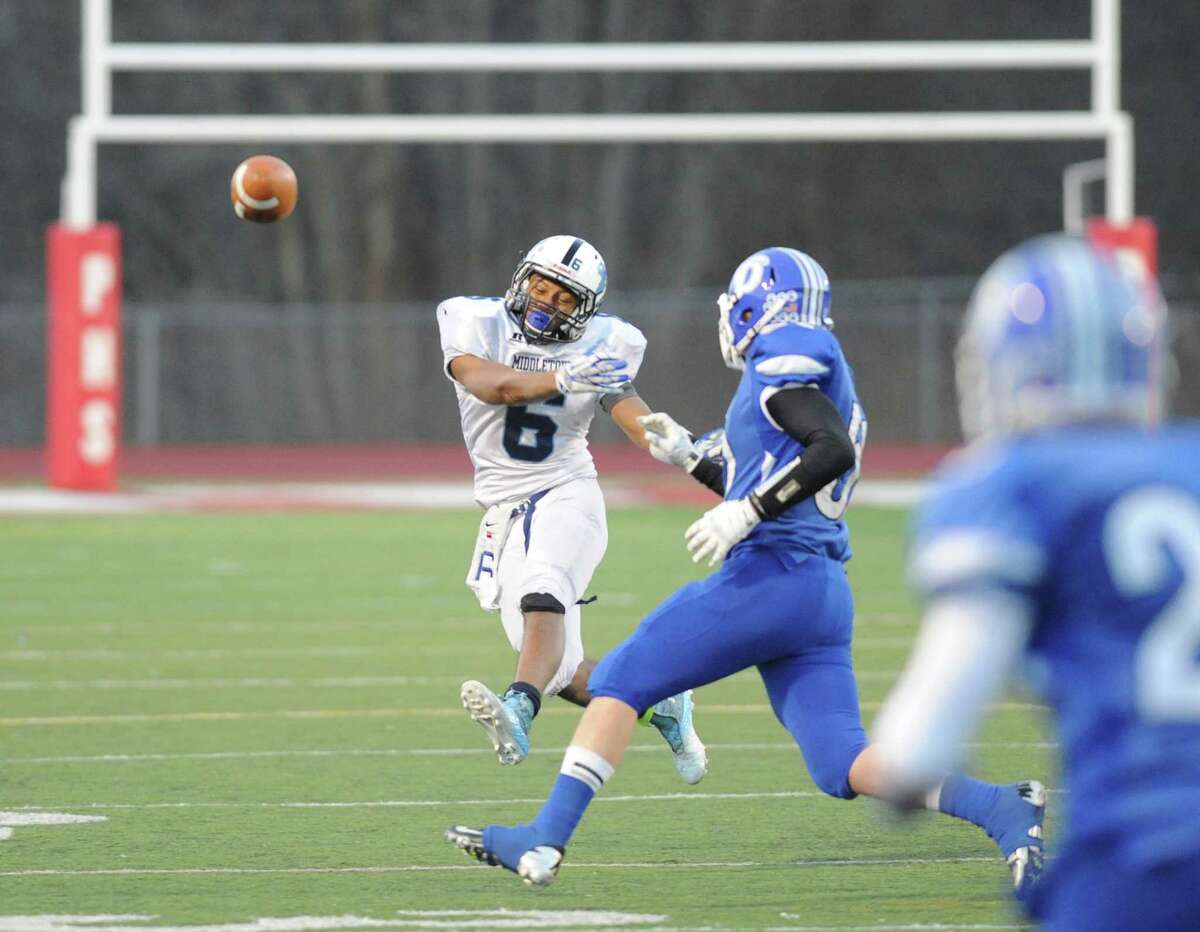 Darien holds off Middletown to reach Class L championship