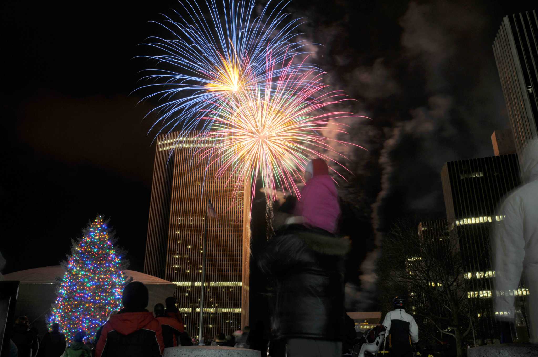 Photos: Plaza tree-lighting ceremony