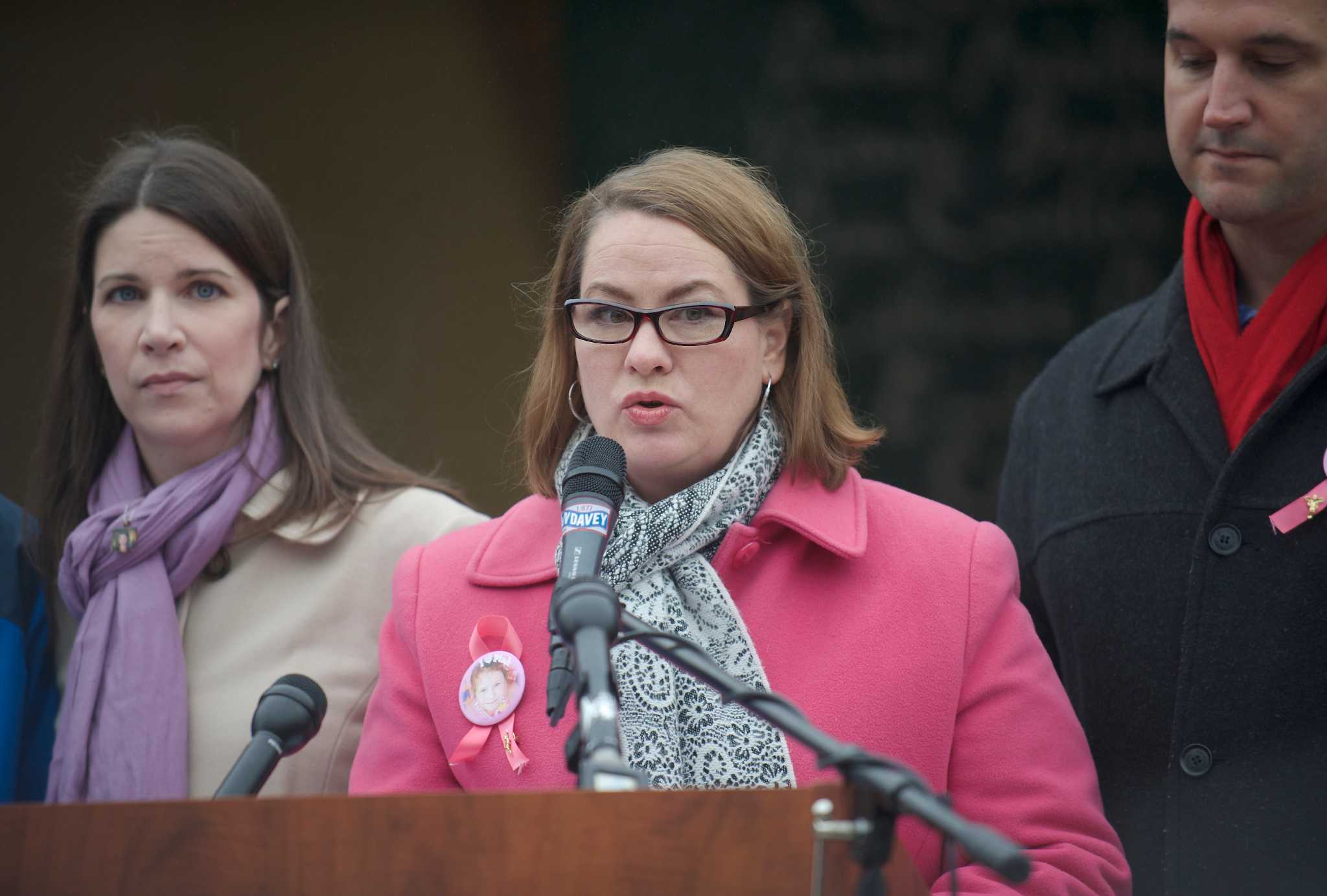 Sandy Hook families to light candles privately on eve of 12/14