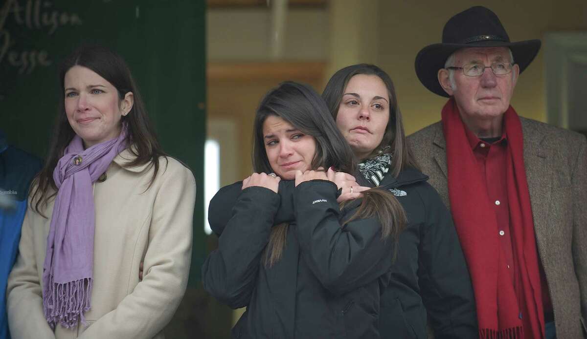 Sandy Hook families to light candles privately on eve of 12/14