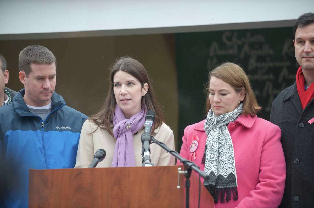 Sandy Hook families to light candles privately on eve of 12/14