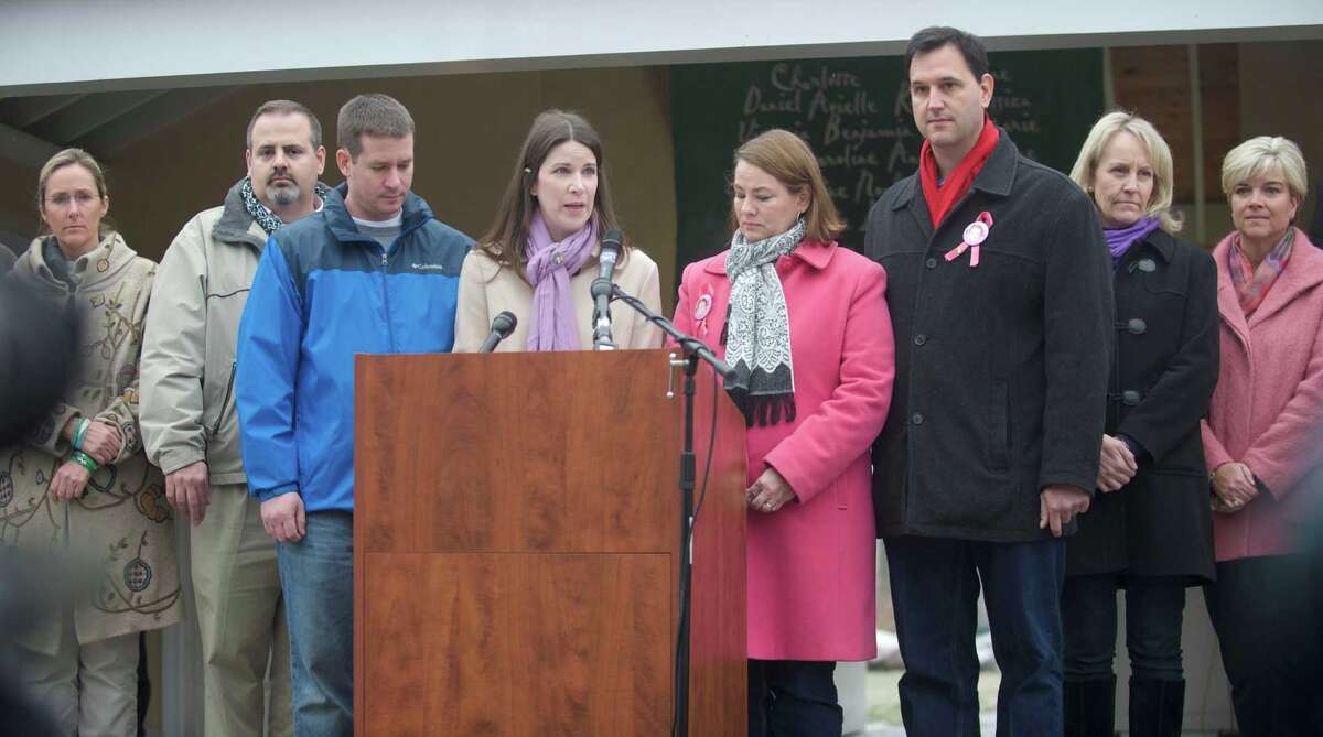 Sandy Hook families to light candles privately on eve of 12/14