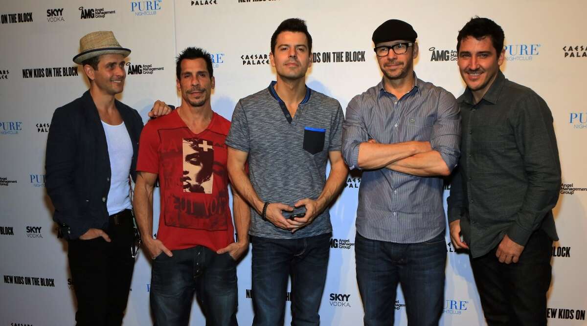 One Direction premieres music video filmed at NASA