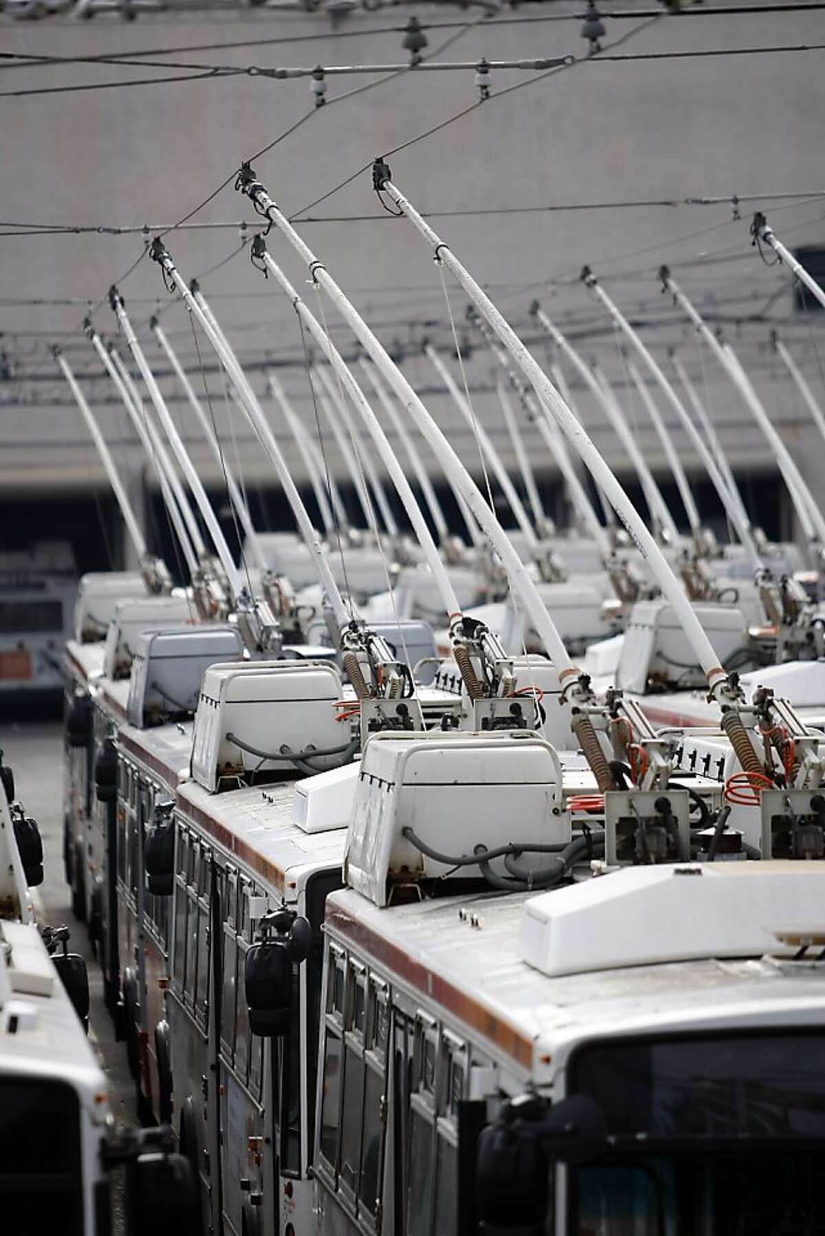 Muni trolley wire 'visual pollution' electrifies debate