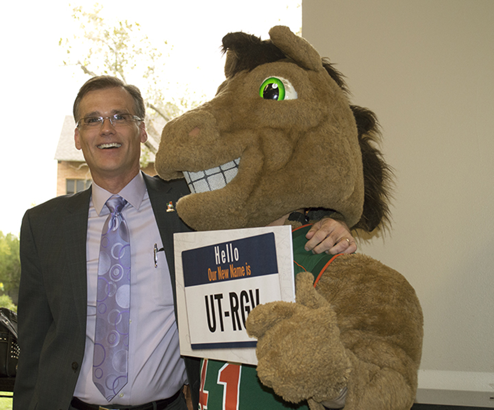 Students of combined UT-RGV battle over mascot