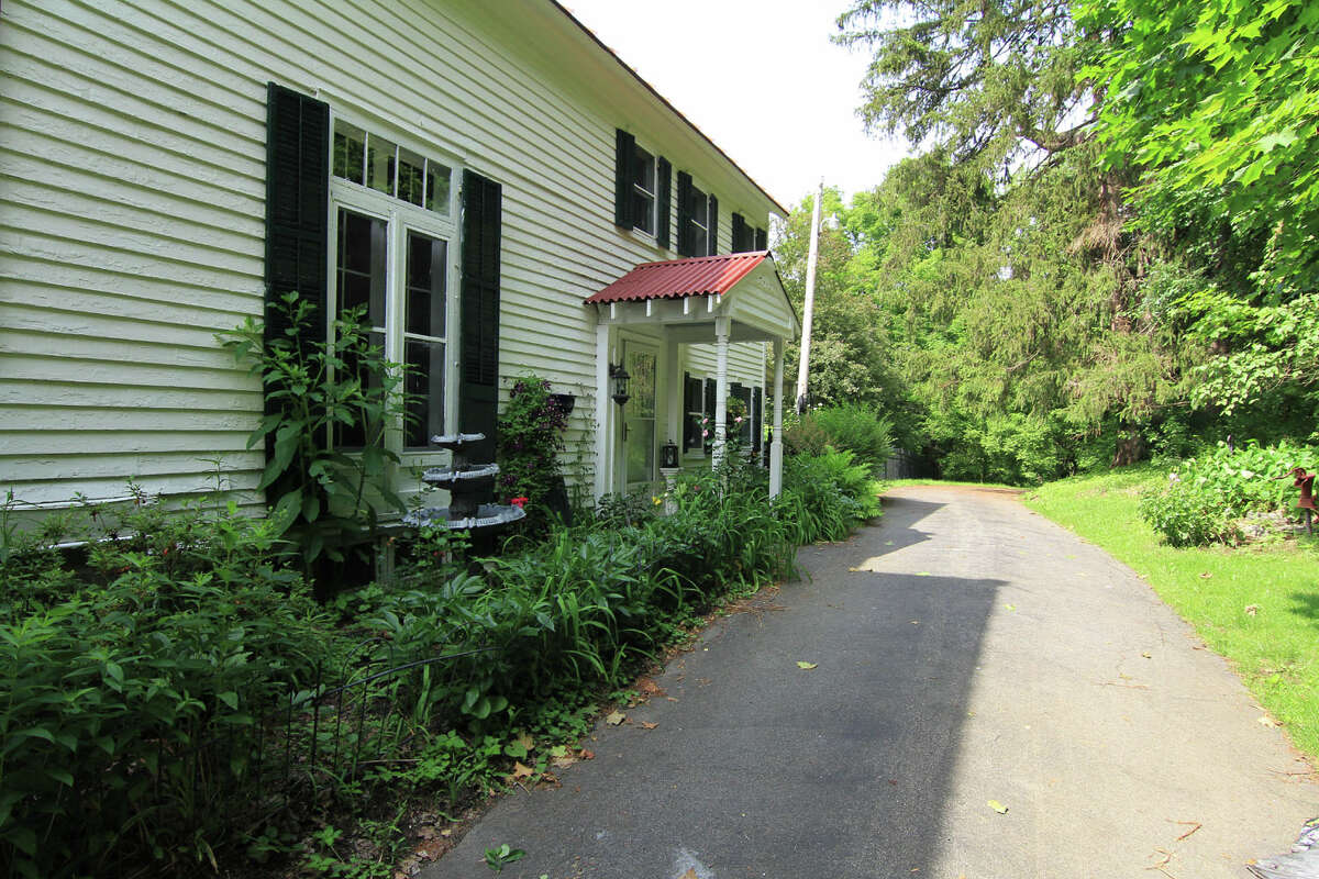 House of the Week: Estate in Guilderland