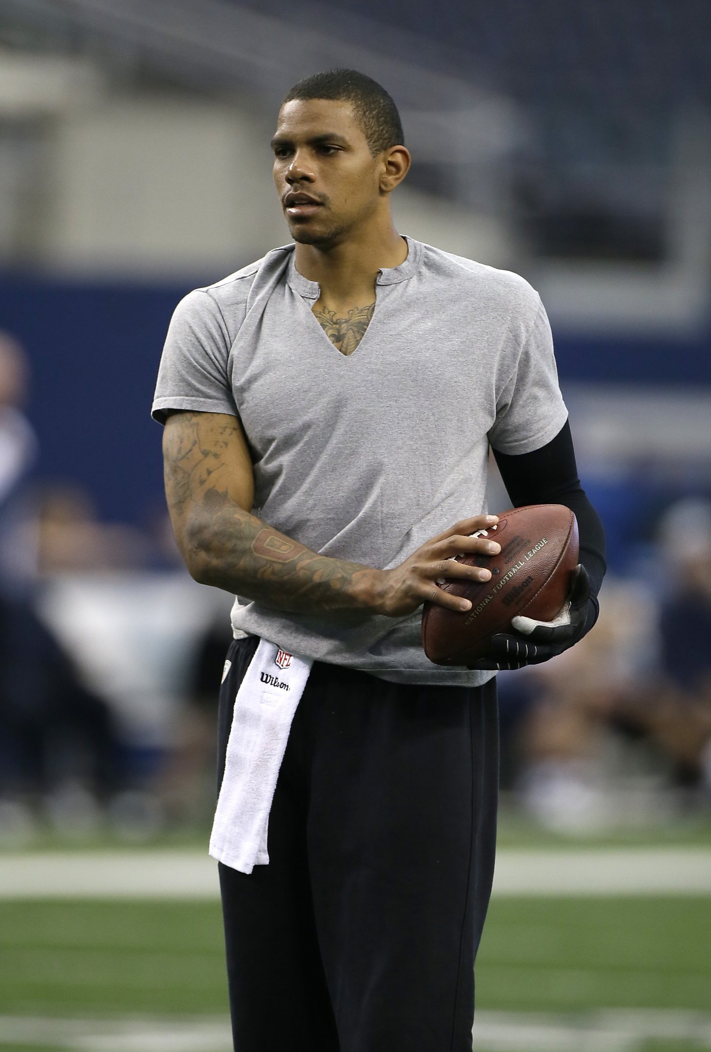 Raiders' Pryor says his attitude and knee are fine