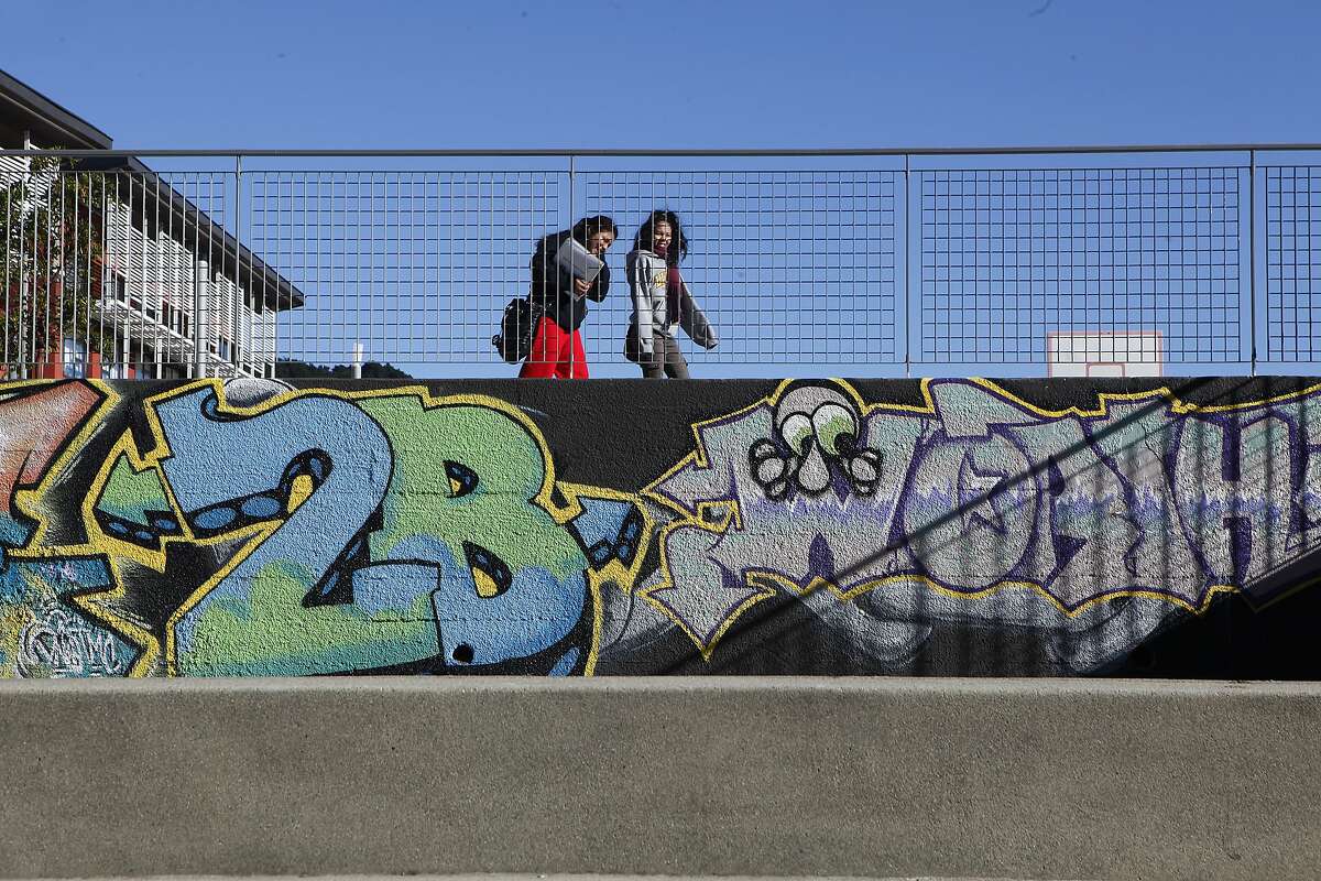Graffiti club's the write place at S.F.'s Lincoln High