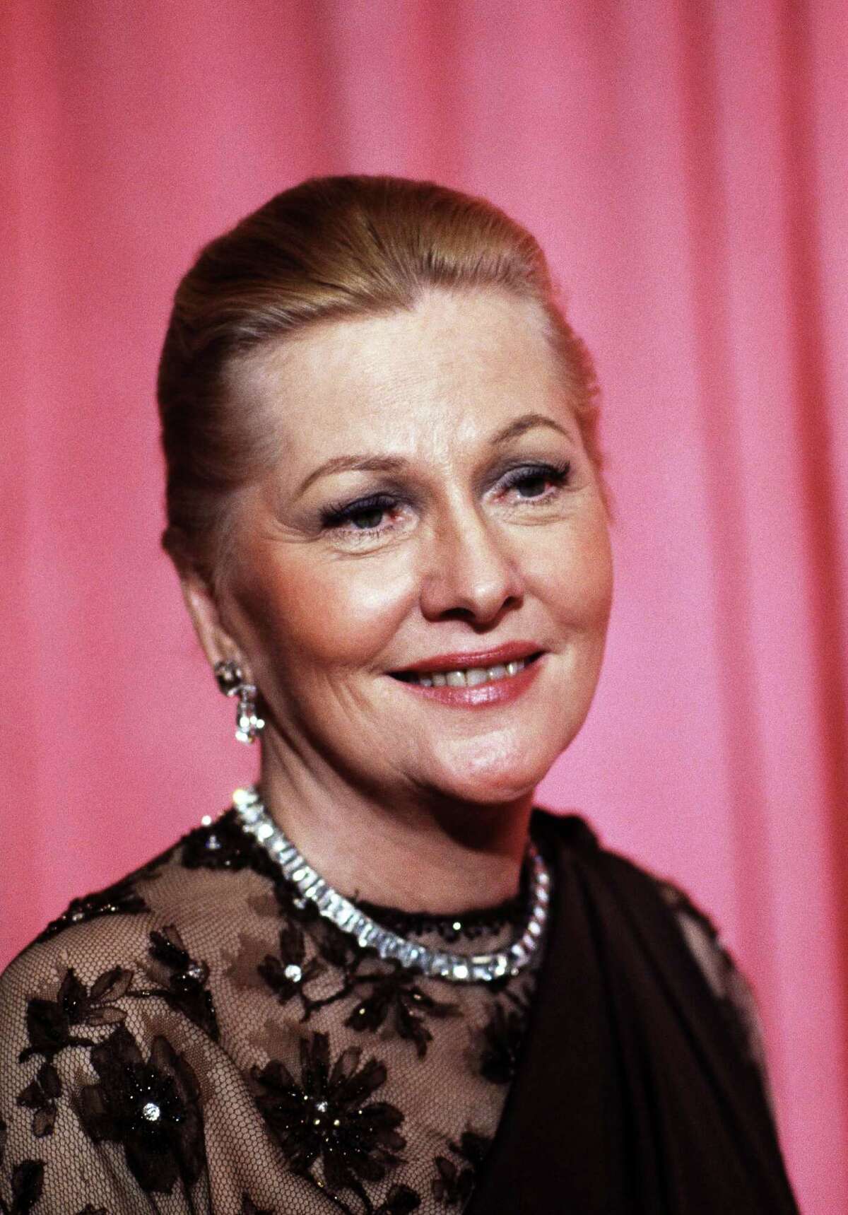 Academy Award winner Joan Fontaine dies at 96