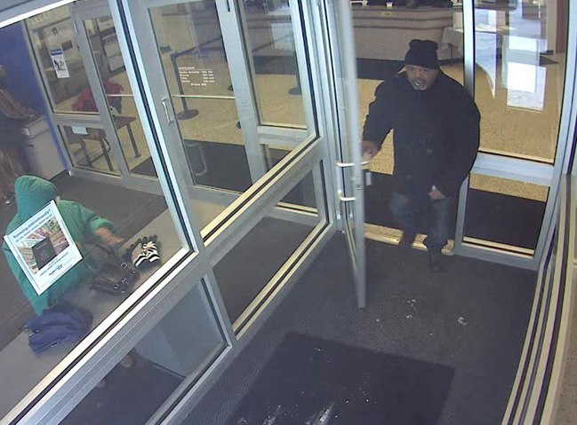 Police seek tips on robbery suspect