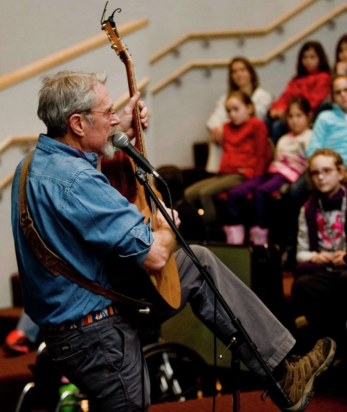 Musician aims to expand horizons of Danbury students