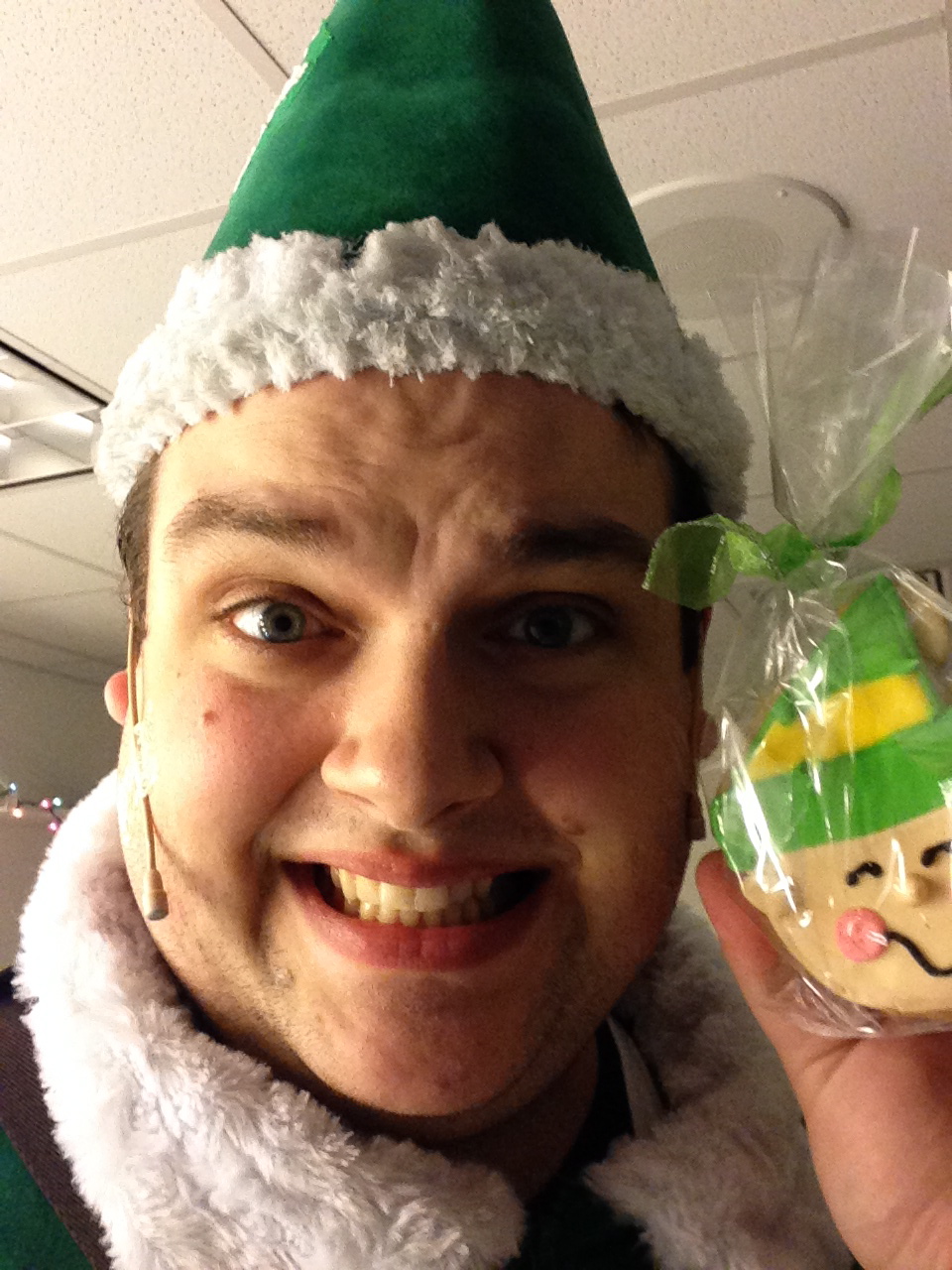 Elf Buddy brings holiday cheer from North Pole to Houston
