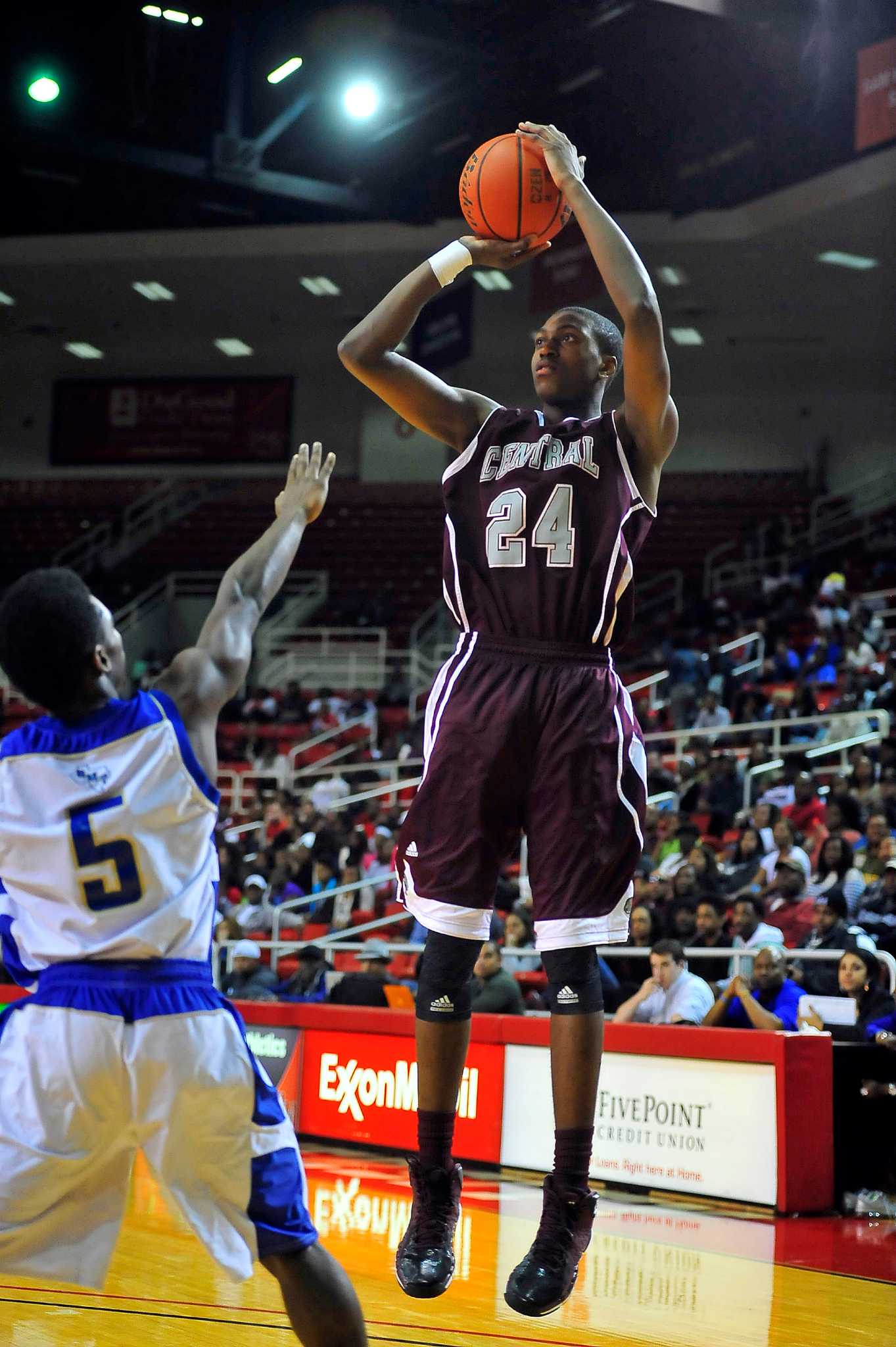 Central gets best of Ozen in second meeting