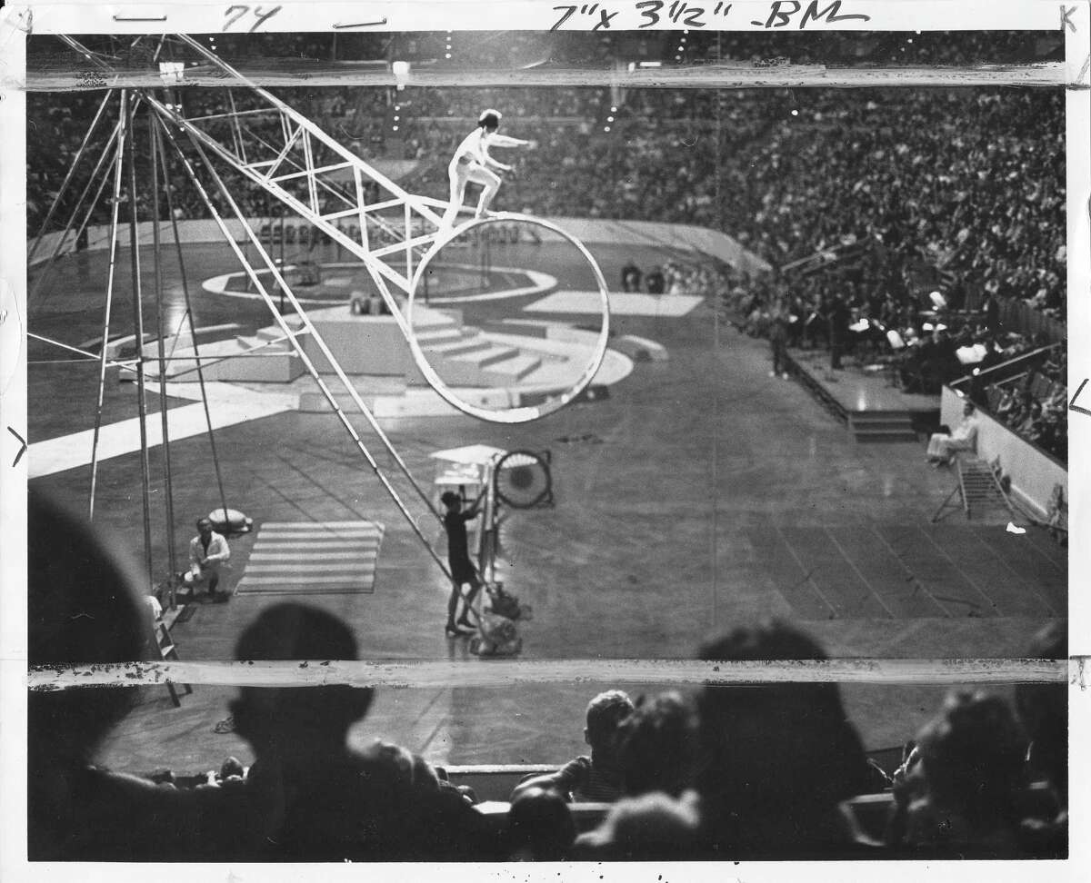 Seattle Christmas traditions: A photo history