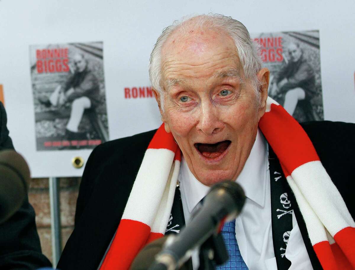 Ronnie Biggs, Great Train robber, dies at 84