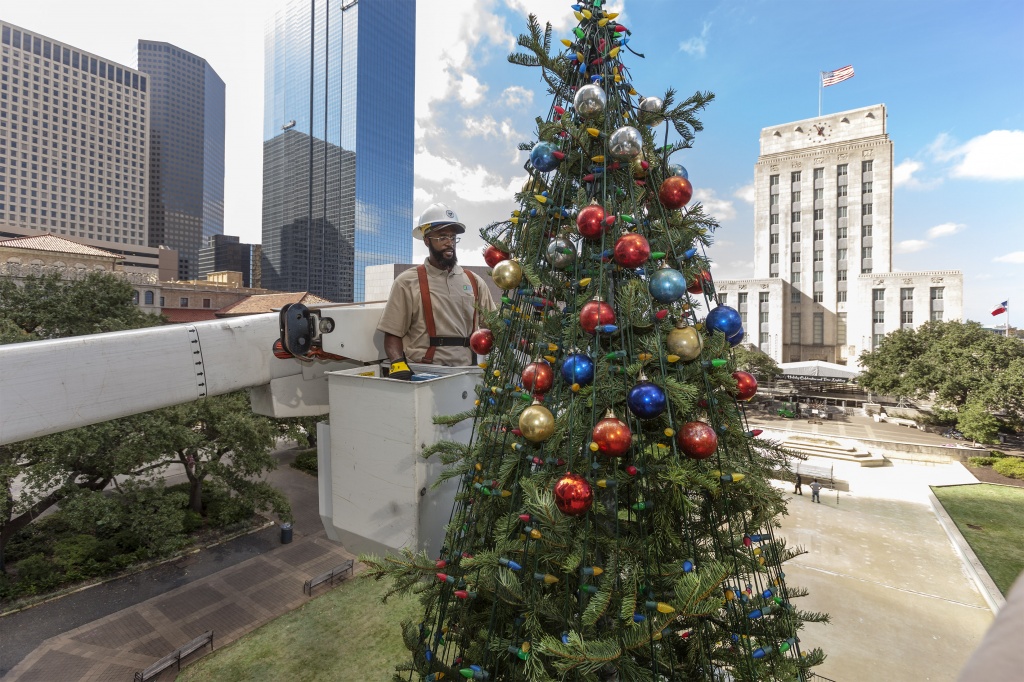 The best spots around Houston to see holiday lights in 2018