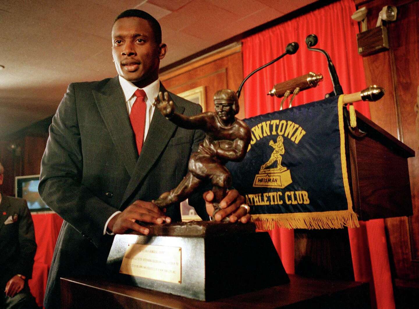 Cougars' Andre Ware won Heisman Trophy in 1989