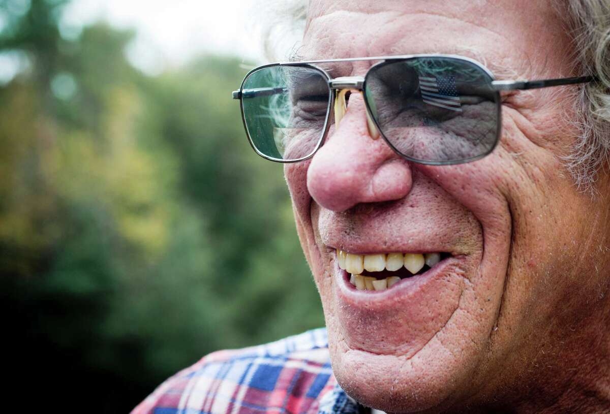 Cleveland couple gives back with huge light display