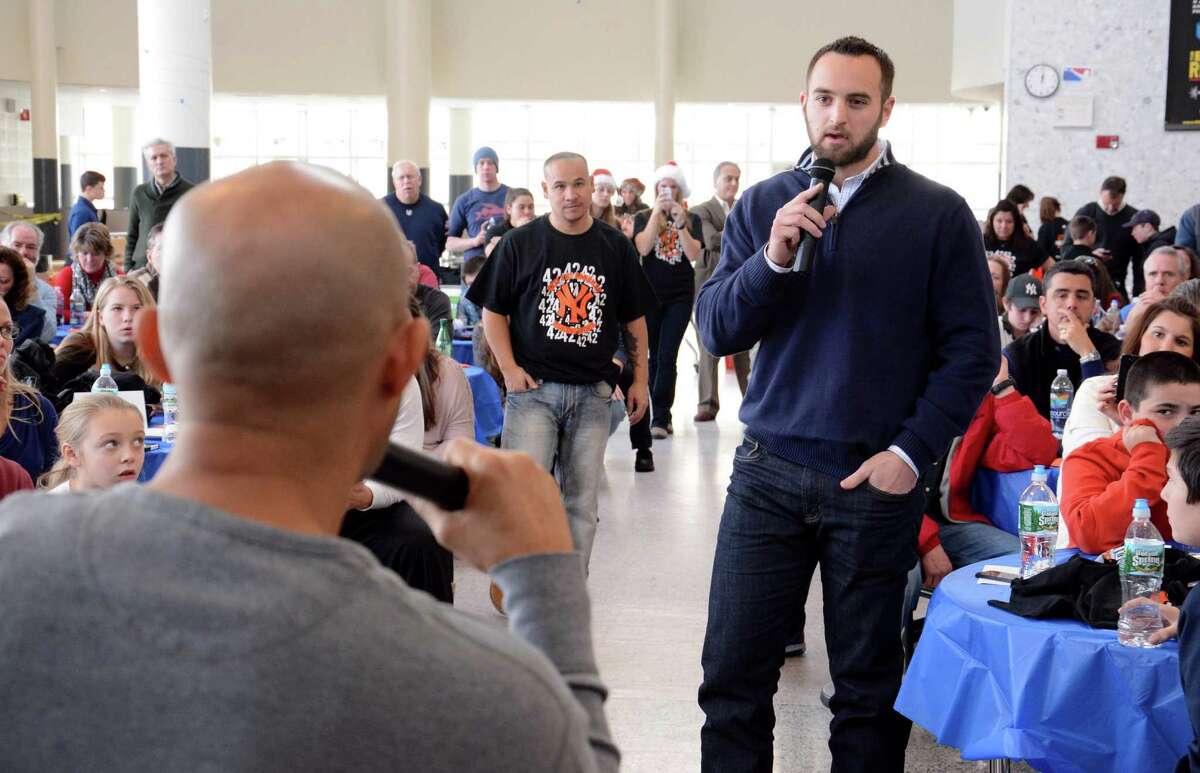 Yankees legend Mariano Rivera lends a hand in Ridgefield