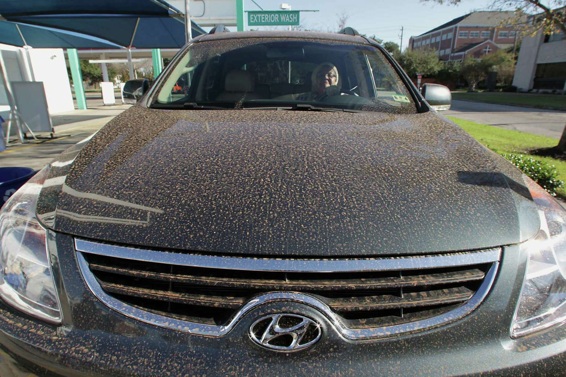 Mysterious dust drops all over Houston and car washes love it