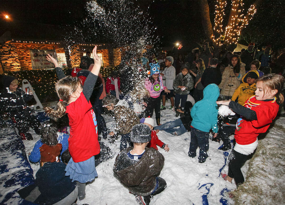Windcrest 'leaves the lights on' for thousands of holiday Light-Up visitors