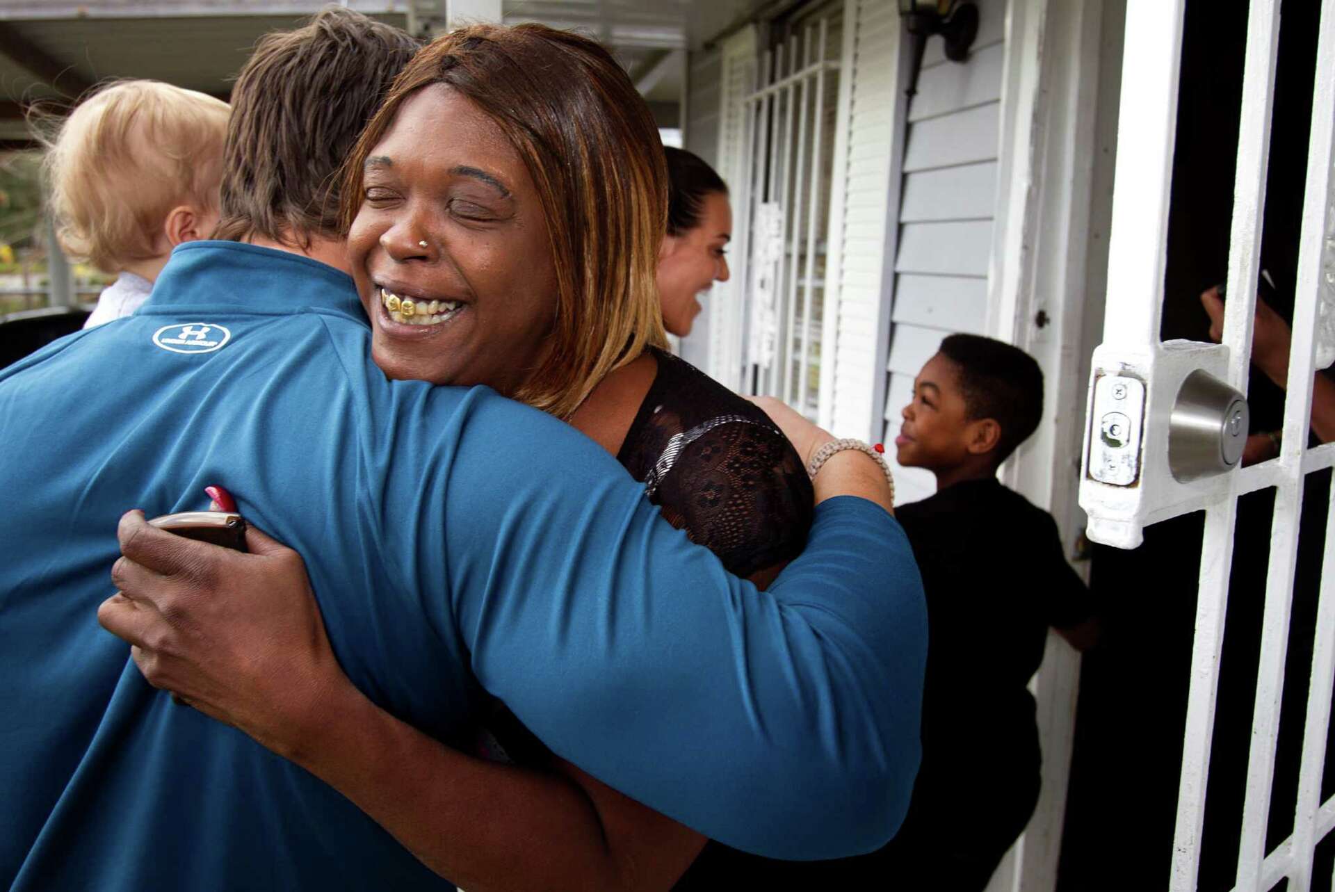 Texans' Cushing, wife play secret Santa for family