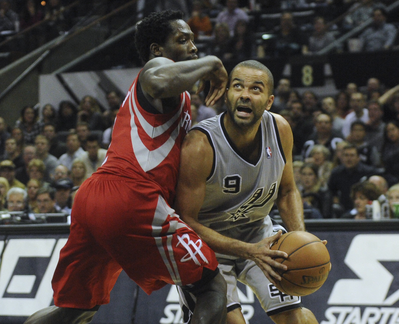 Spurs feeling the holiday — and hoops — spirit