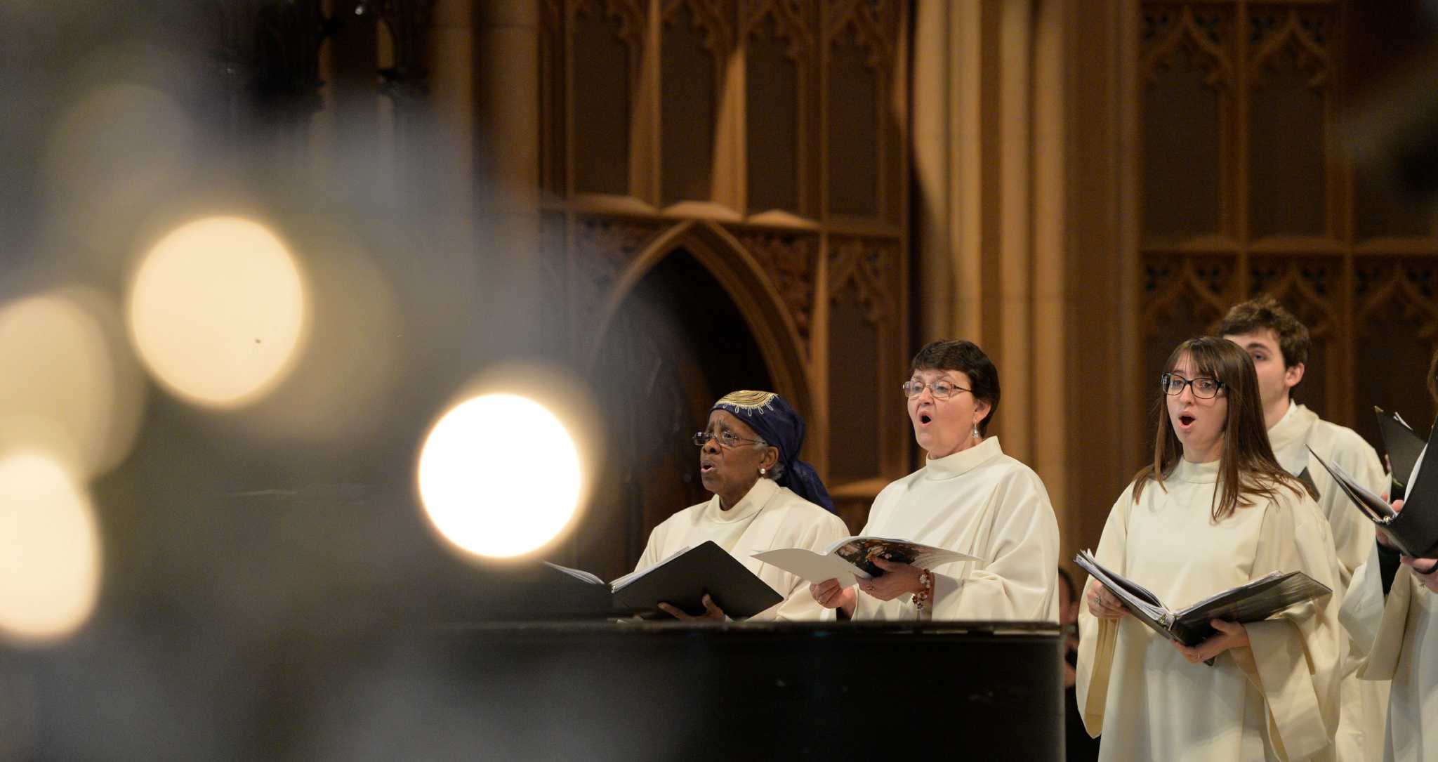 Photos: A holy day for Christian faith