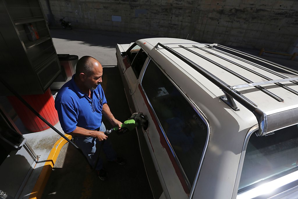 Fuel-efficient cars often paired with gas guzzlers, study finds