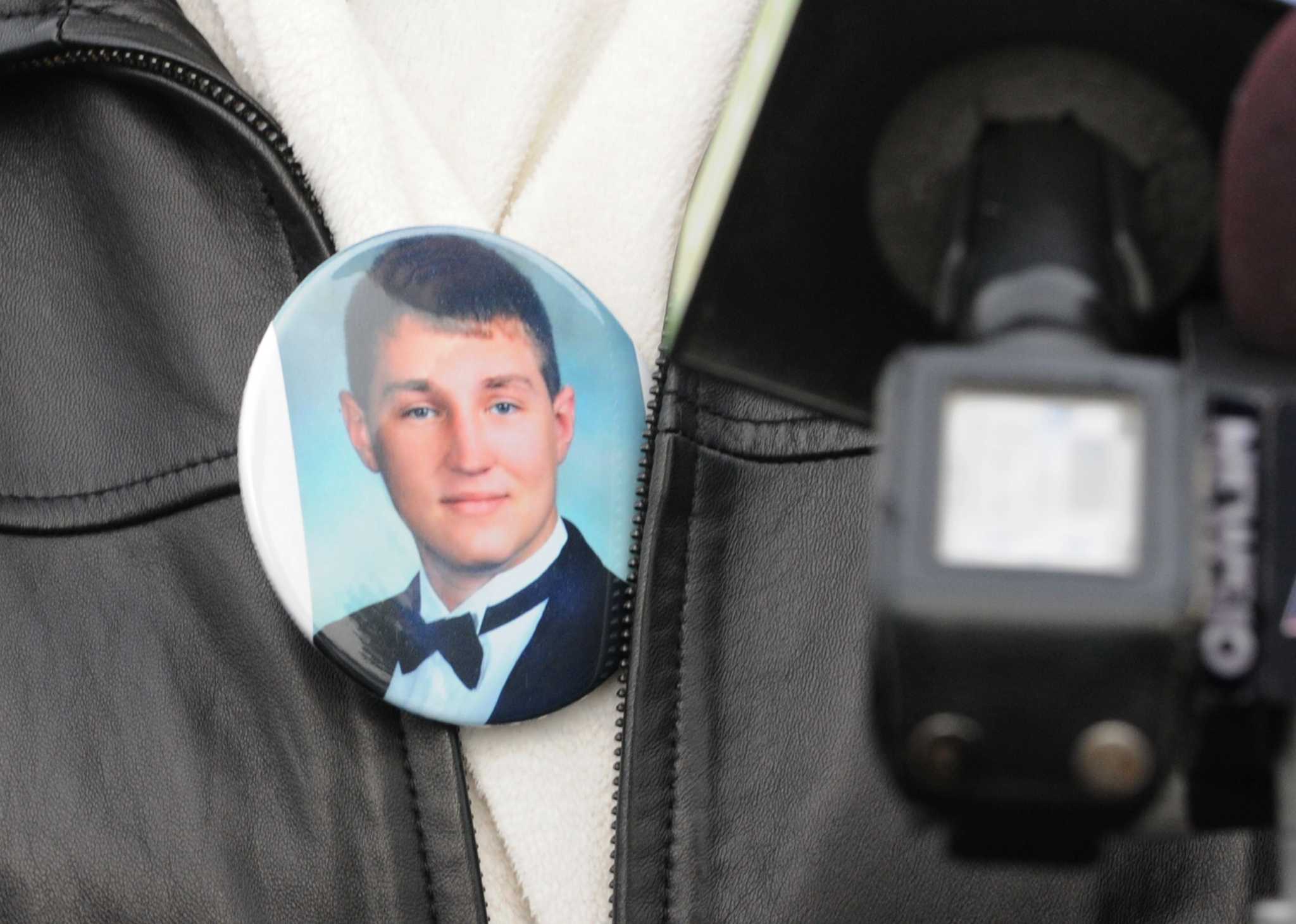 Red ribbon campaign begins