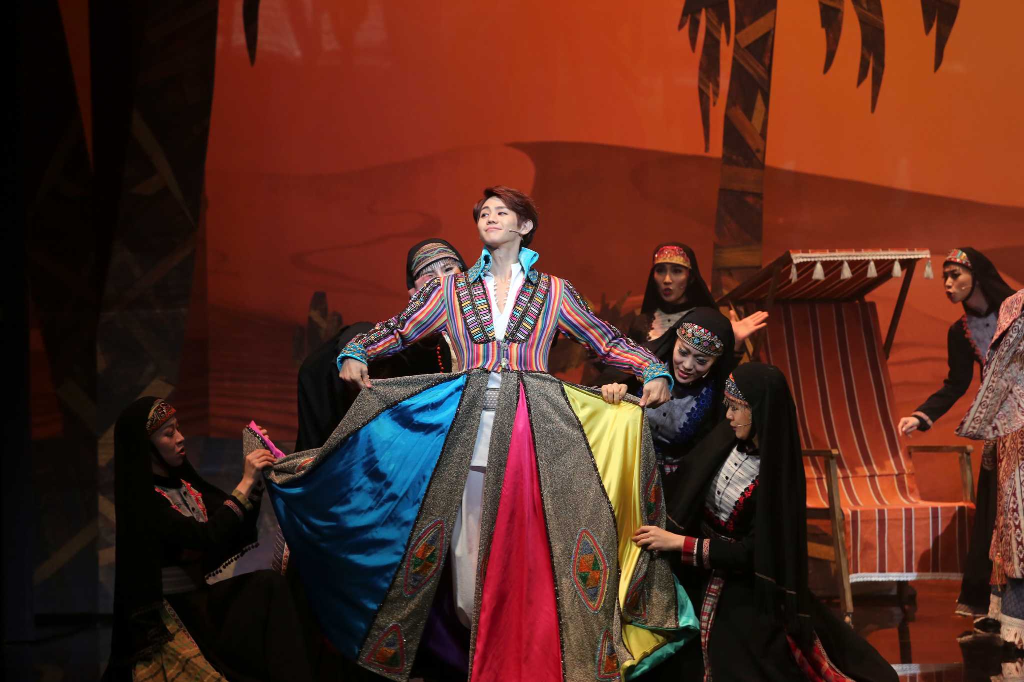 K-pop heartthrobs rule the Korean stage