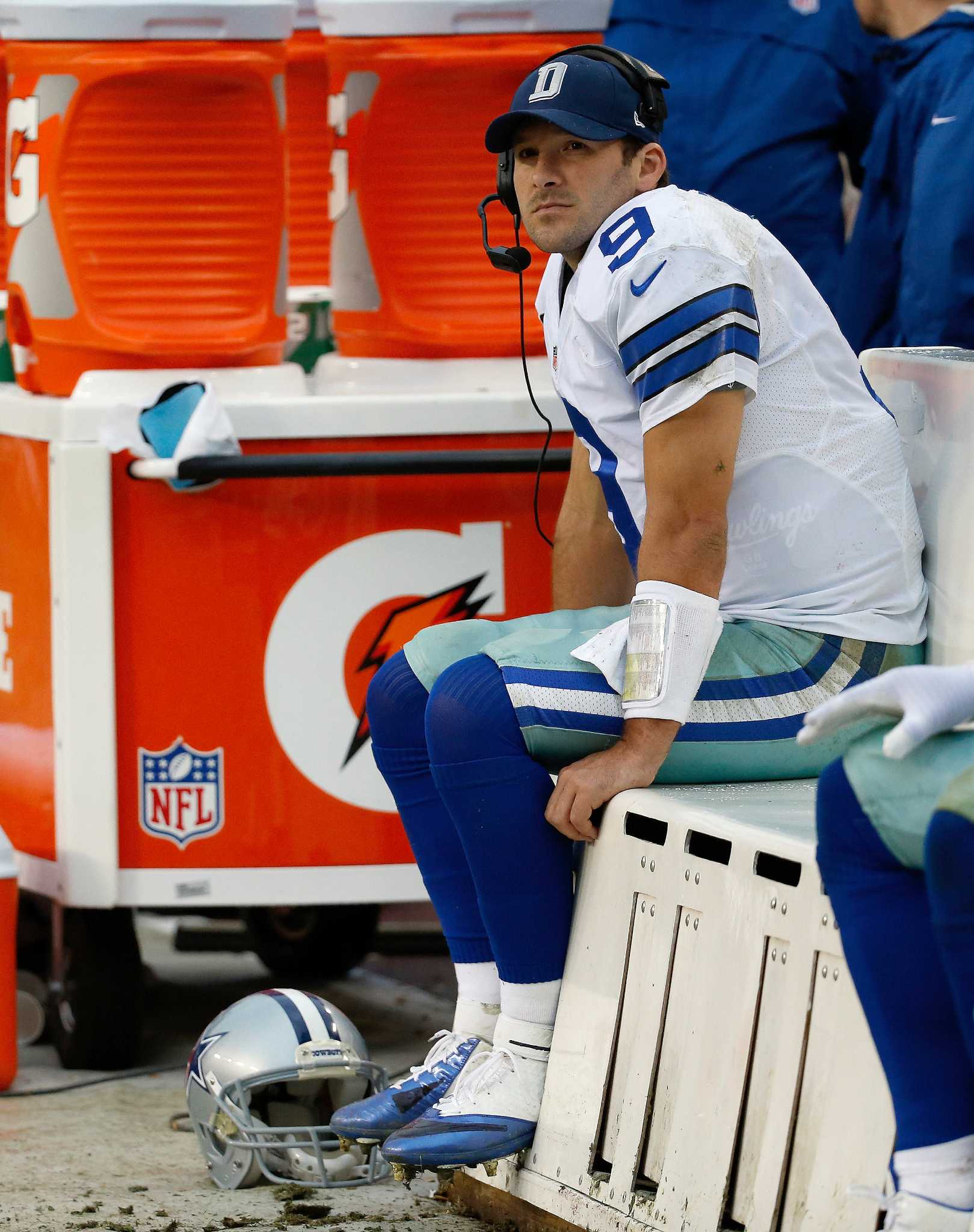 Cowboys' Romo out for showdown game