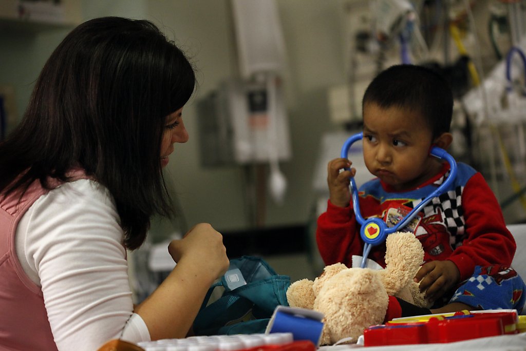 Hospitals' child life specialists help scared kids