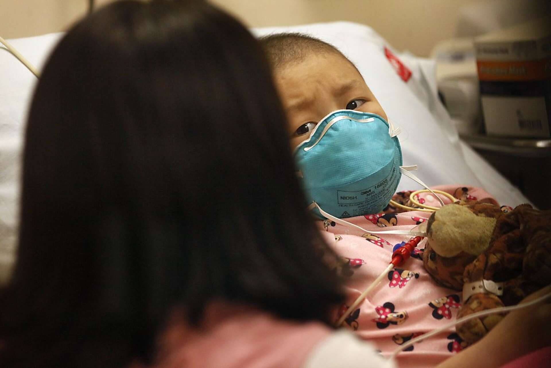 Hospitals' child life specialists help scared kids