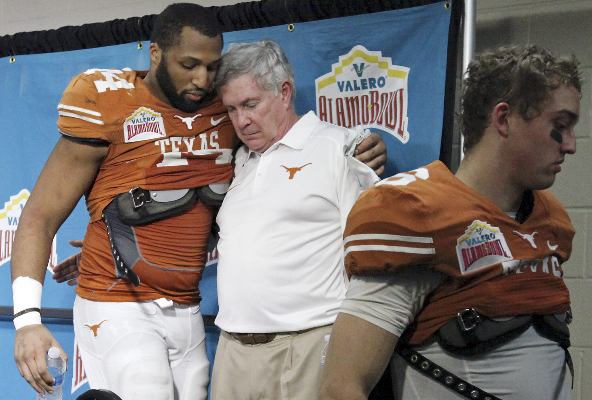 Brown's successful tenure at UT ends with Ducks' rout at Alamo Bowl