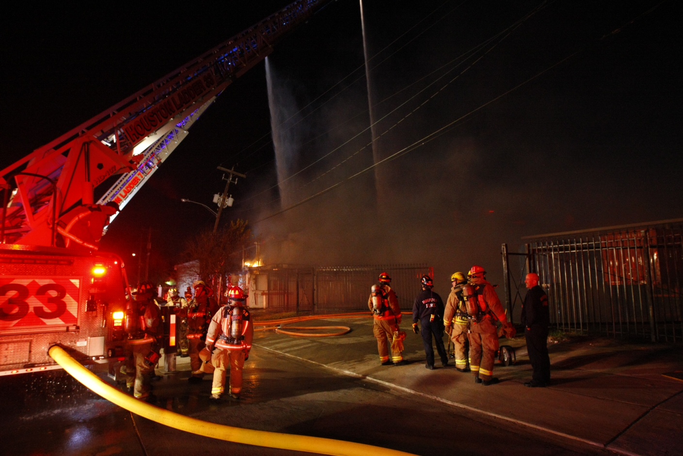 Fire rips through SE Houston strip center