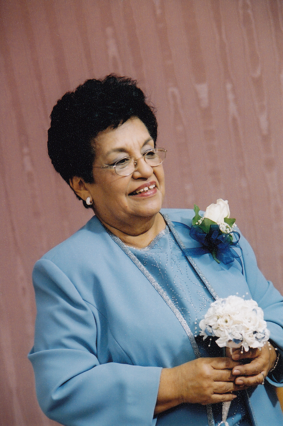 Family wants airline retiree buried in Continental uniform