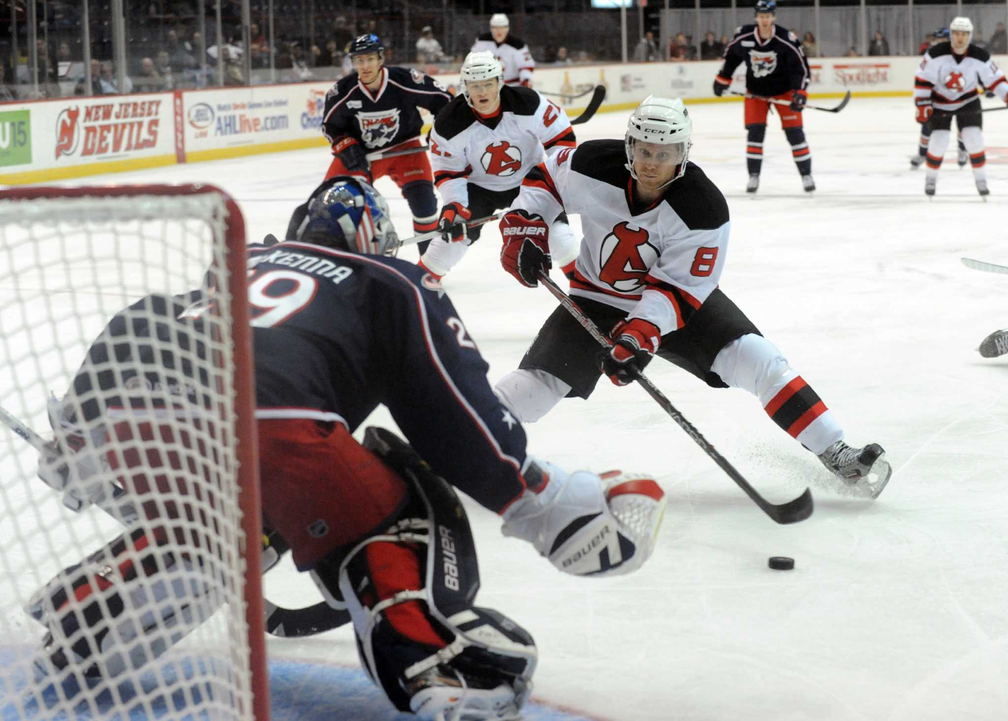 Familiar foe pushes Devils' losing skid