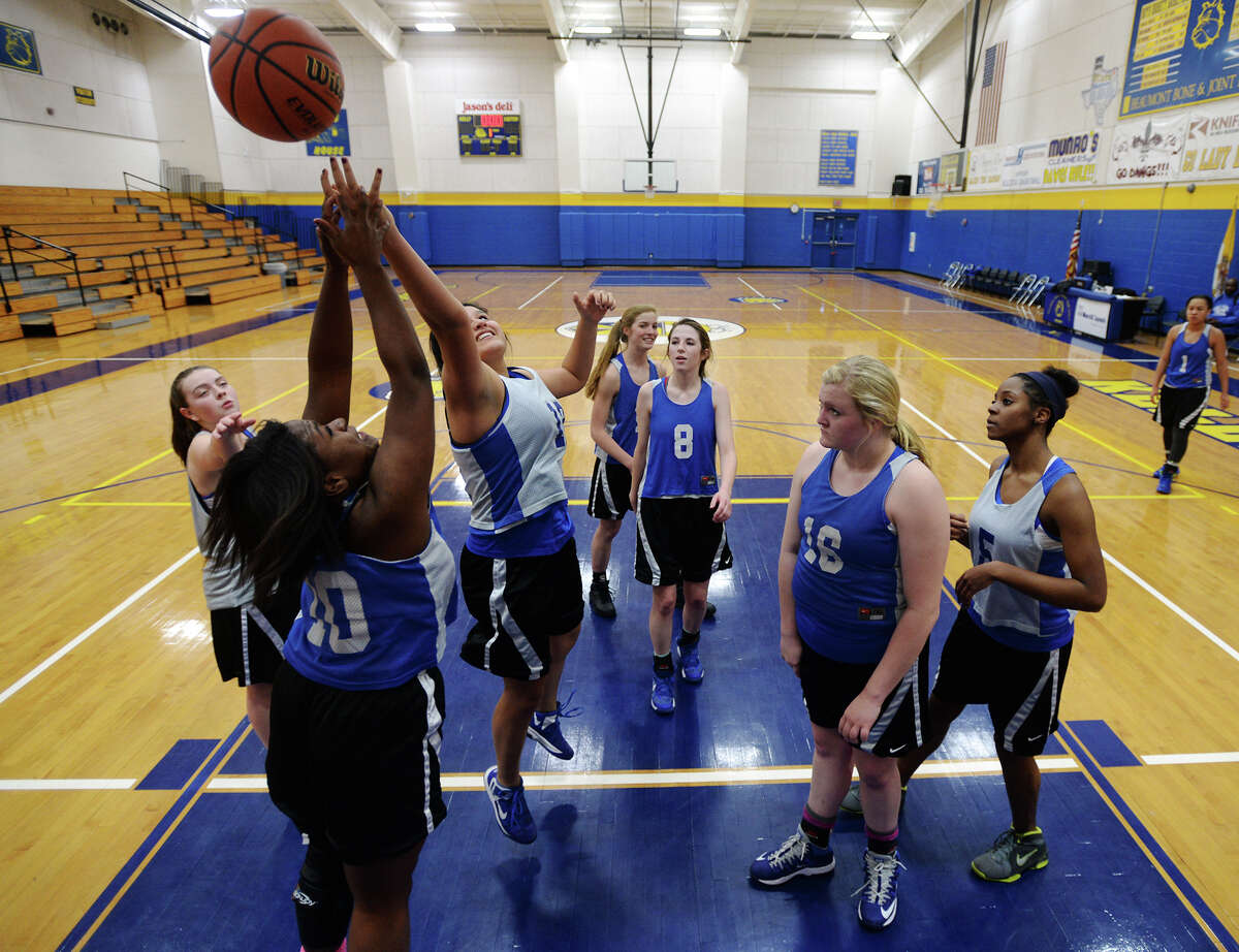 Kelly programs fight for success without senior starters