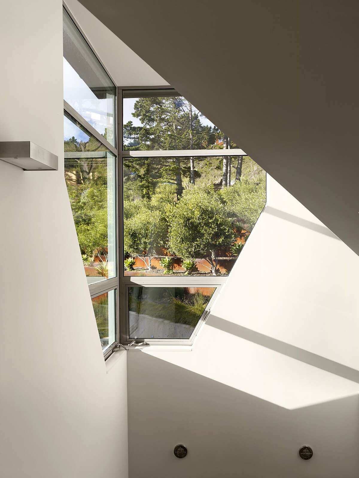 Muir Beach home goes from funky 'hippie' to angular modern